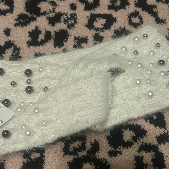The Unbranded Brand | Accessories | Elegant White Knit Headband With ...